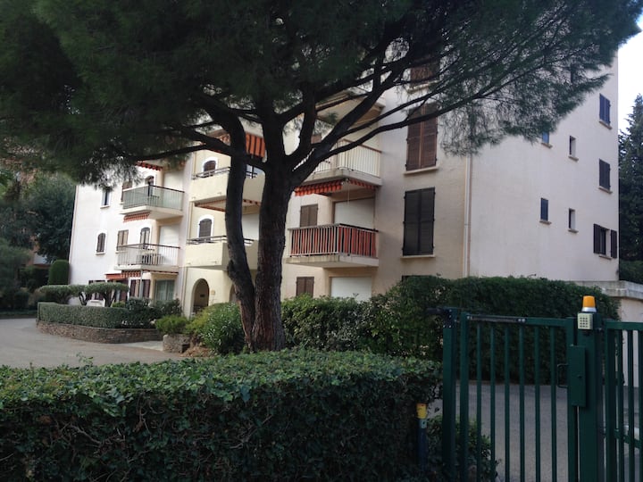 Charmant Logement F2 Non Loin De La Plage. - Cavalaire-sur-Mer