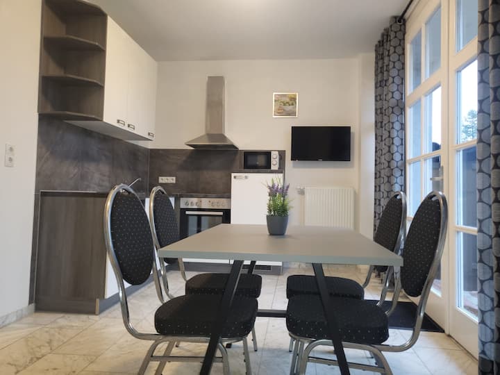 Gepflegte Ferien- Und Monteurwohnung - Leer