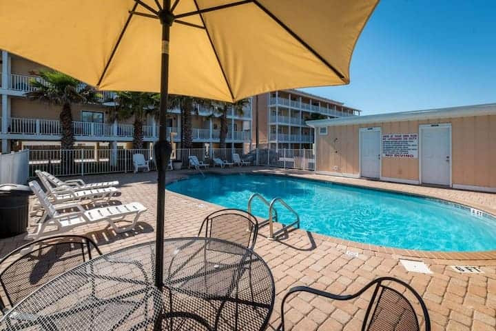 Walk To Beach~2 Pools & Balcony - Panama City Beach, FL