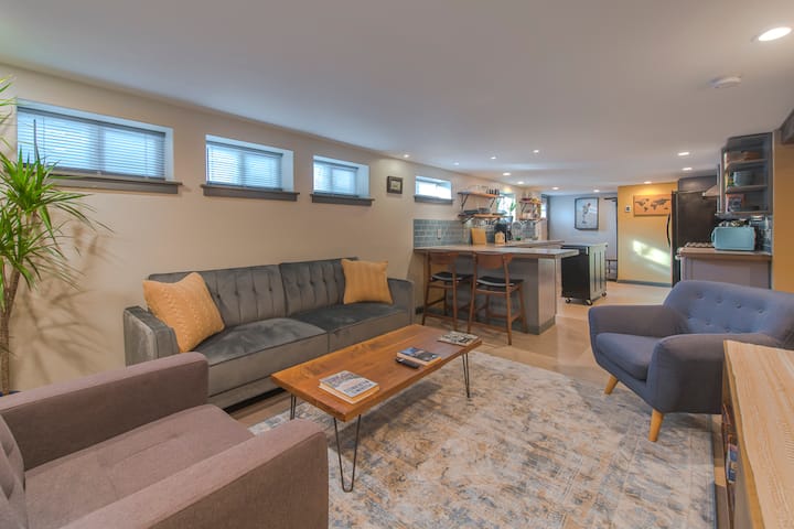 : Beacon Hill Garden Apartment : - Seattle, WA