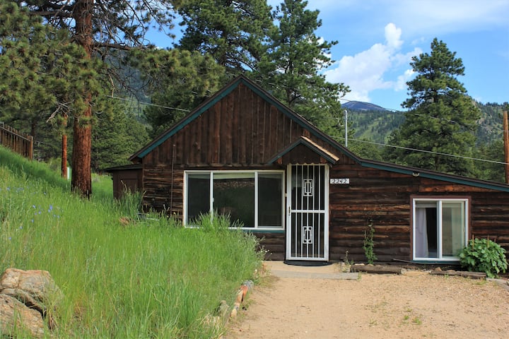 Cozy Cabin Steps From Rocky Mountain National Park - Estes Park, CO