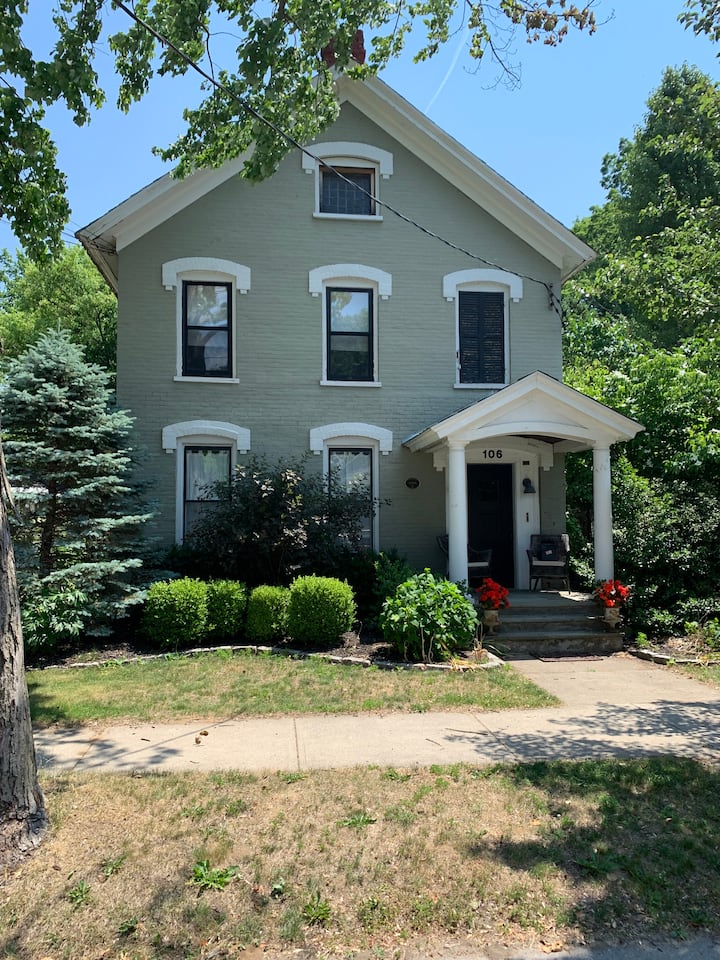 Lovely 2 Bedroom Loft Right In Downtown Saratoga. - Saratoga Springs, NY