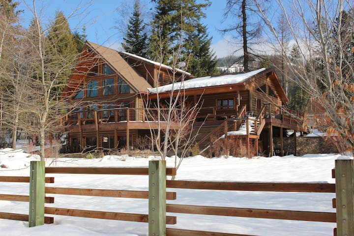 Eclectic Log Home - 桑德波因特