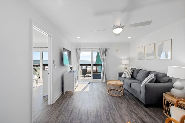 Modern Oceanfront 3 Bedroom 2bath W/ Pool-sleeps 8 - Carolina Beach