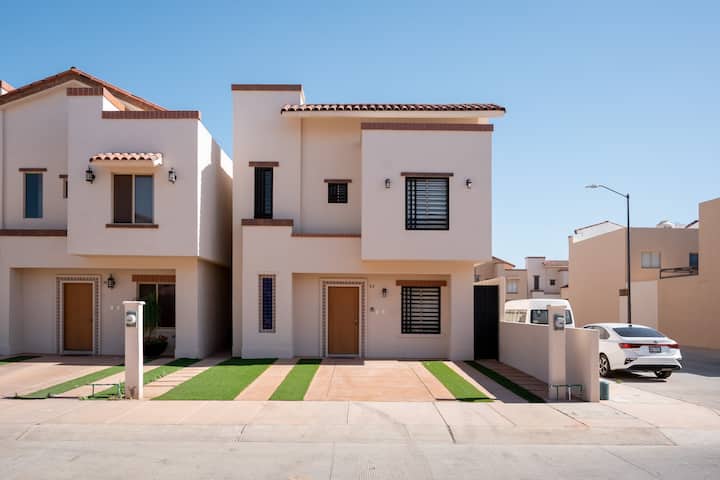 Casa Real De Castilla Amplia 3 Recámaras Factura - Hermosillo