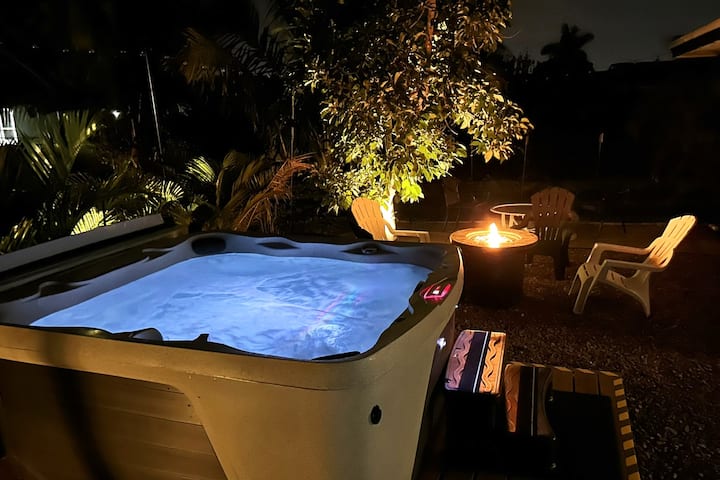 Coastal Vibes & Hot Tub Nights - Cape Coral, FL