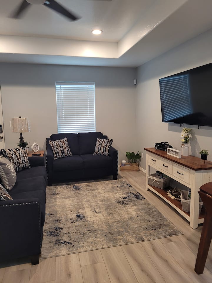 Loving, Cozy And Peaceful 2 Bedroom Home - Roswell, NM