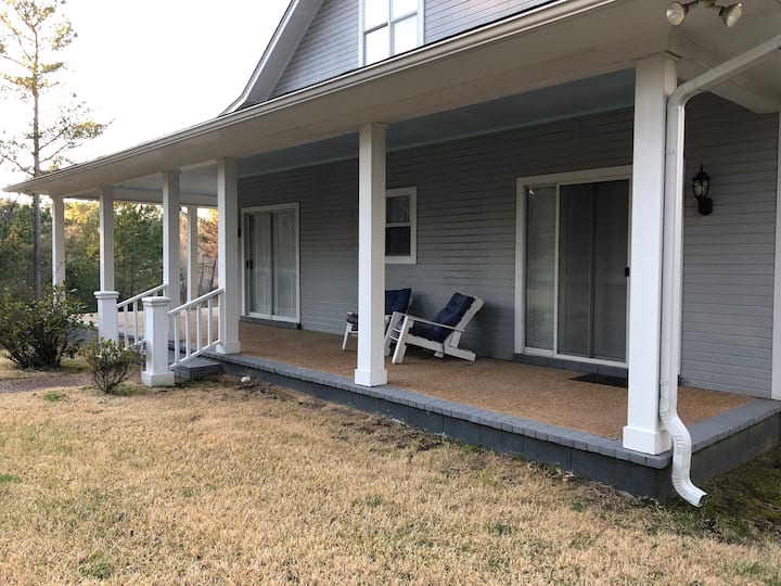 5.5 Miles North Of Olemiss, 2br/2ba & Kitchenette - Oxford, MS