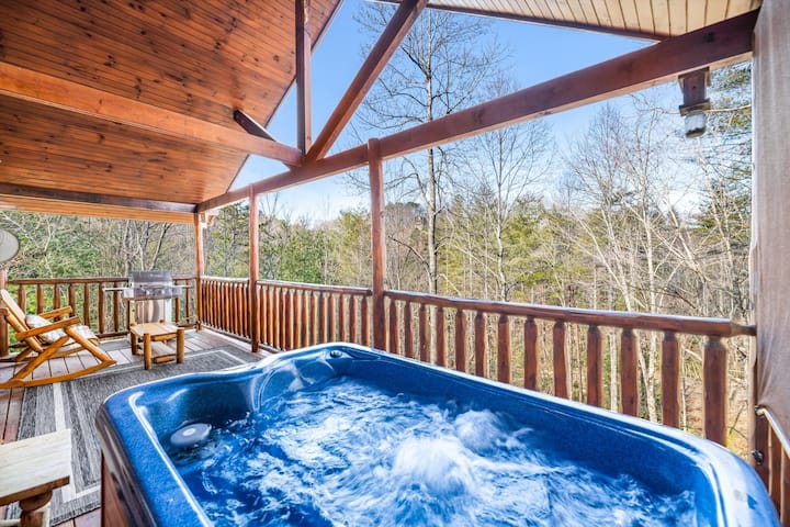 Private Cabin Retreat W/ Hot Tub + Fireplace - Tennessee