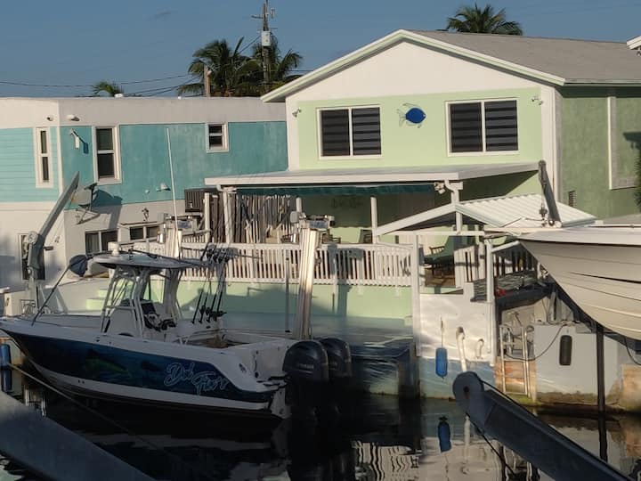 Keys Waterfront Getaway: Relax, Fish, Shop, Eat...near Everything! - Tavernier, FL