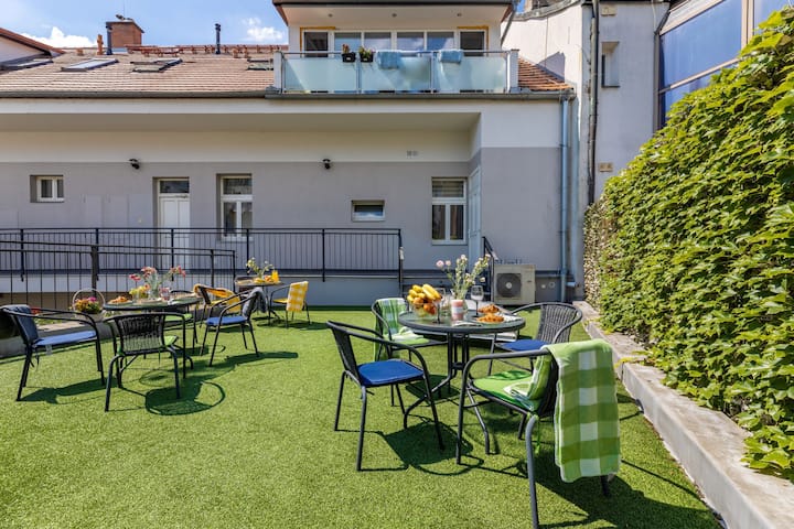 Cozy Apartment Near River And Metro - Prag