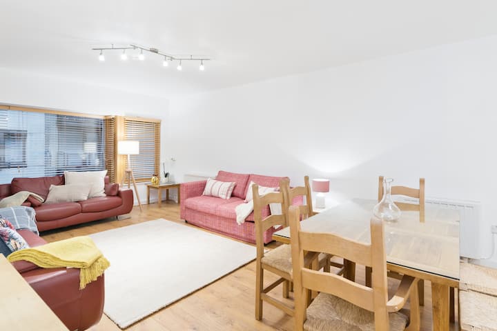 Large 2 Bed Apartment Free Parking And Fast Wifi - Dublin