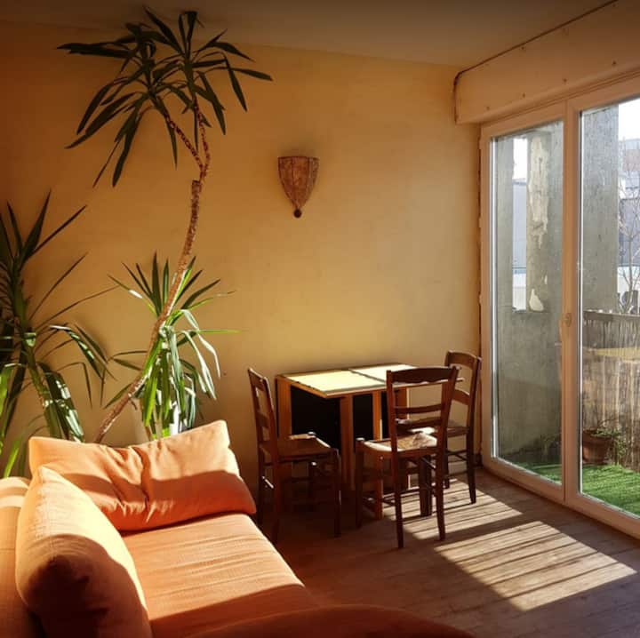 Paris à 5 Min. Bel Appartement Avec 3 Chambres. - Romainville