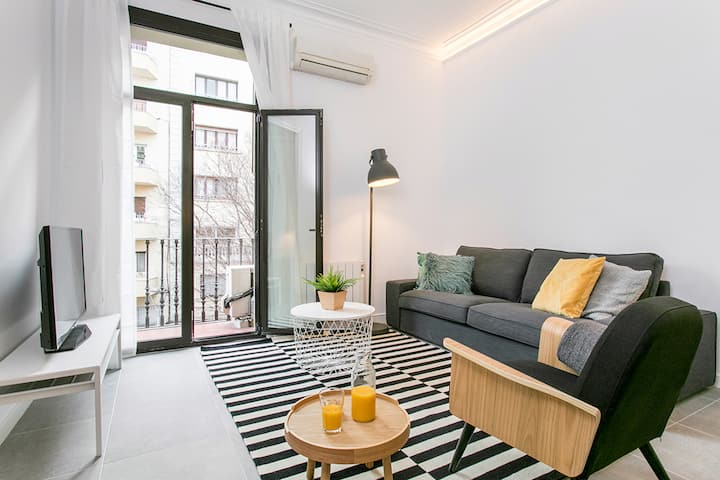 Modern 2 Bedroom Apartment Near St Antoni - Barcelona