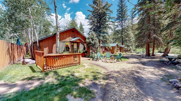 Breathtaking Riverfront Cabin/hot Tub - Bear's Den - Estes Park, CO