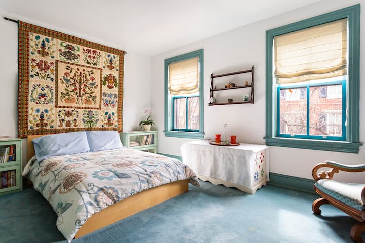 Spacious Bed And Private Bath In Charming Row Home - 費城