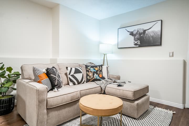 The Cozy Farmhouse Condo - 오렘