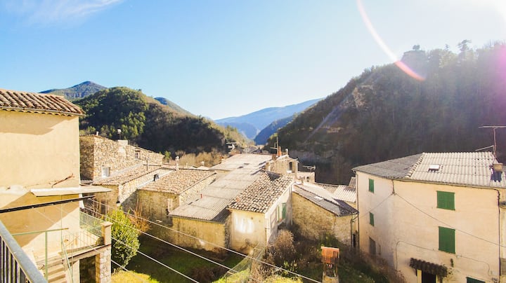 Gîte Avec Jardin Entre Rivière Et Montagne - Gréolières les Neiges