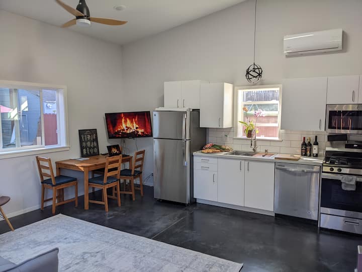 Oakland Oasis: Designer Backyard Cottage - Alameda, CA