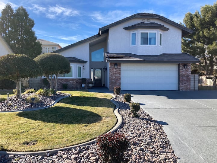 Entire House In Spring Valley Lake Community - Apple Valley, CA