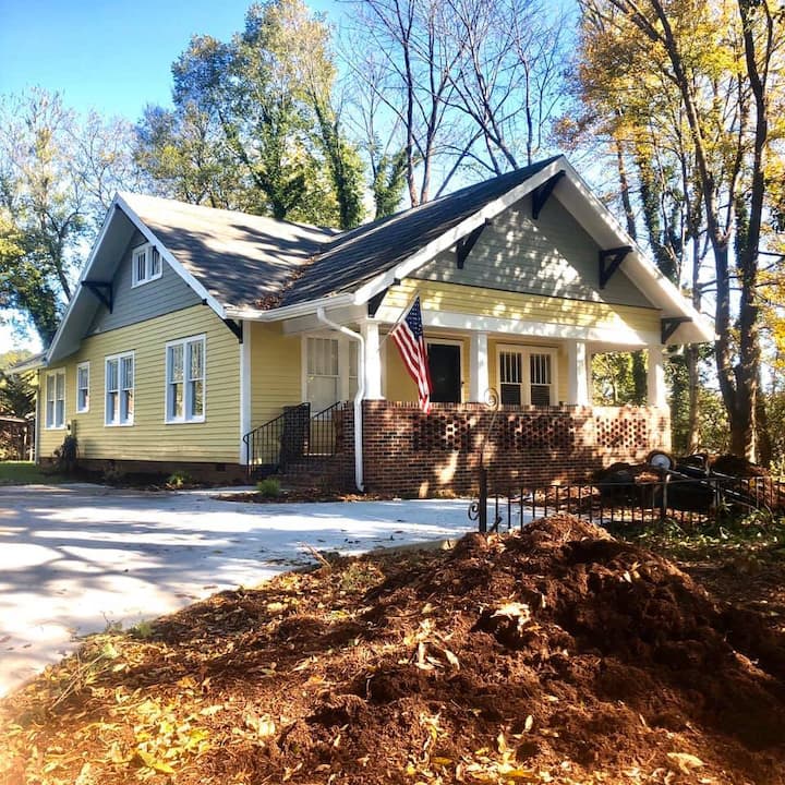Cozy & Clean Cottage Downtown Morganton. - Morganton, NC