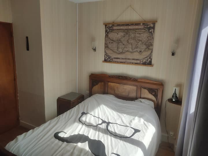 Chambre Dans Une Maison De Village - Nailloux