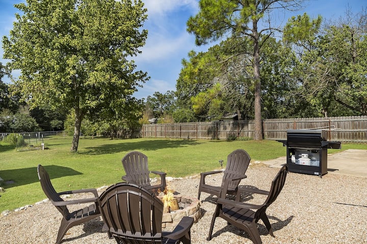 Das Vine Haus- Charming 3 Bedroom, Pet Friendly! - Fredericksburg, TX