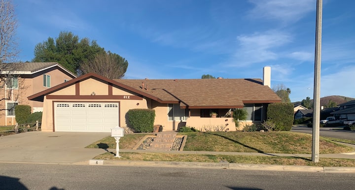 Oak Park Cheerful/gem - Agoura Hills, CA