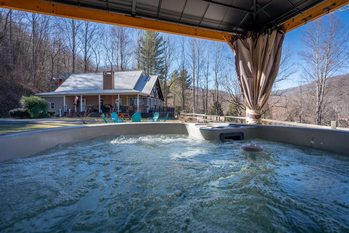 Halfback Ridge-views-hot Tub-fenced-bikers-dogs - Maggie Valley, NC