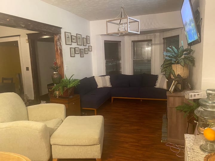 Lovely 3 Bedroom 2 Bath, Rental With Master Suite - Cleveland Heights, OH