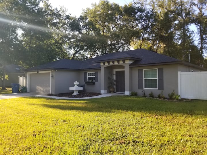 New Bright Modern Home, Near Orlando Daytona Beach - DeLand, FL
