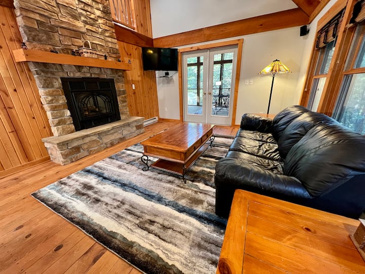 Le Petit Chalet In Brickyard Creek - Bayfield, WI