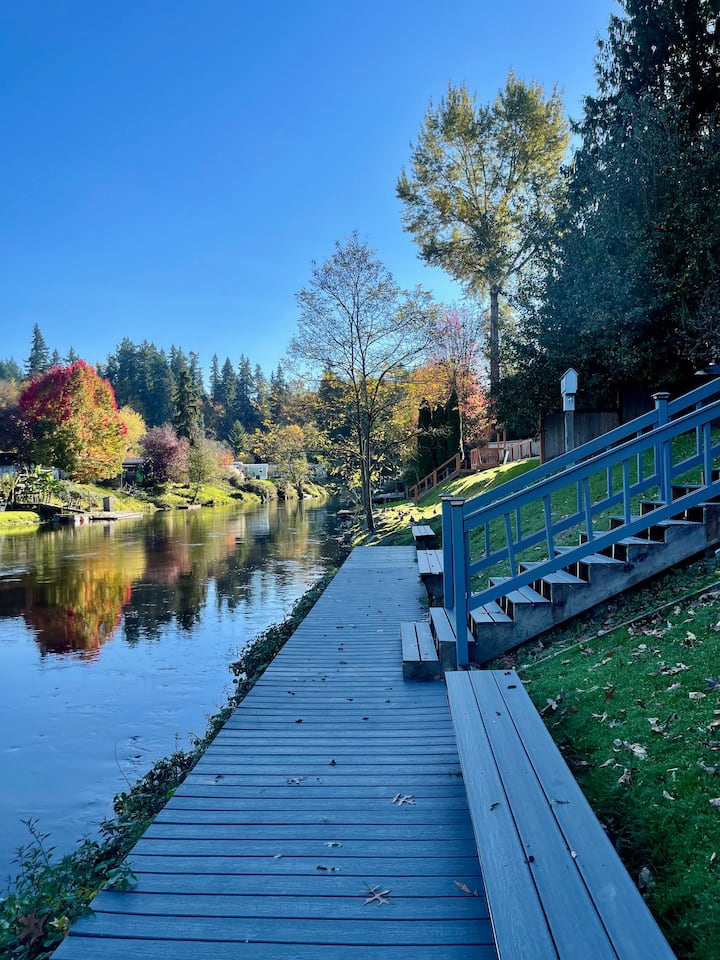 River Inn French Rivera Themed Flat W/ Dock - Woodinville, WA