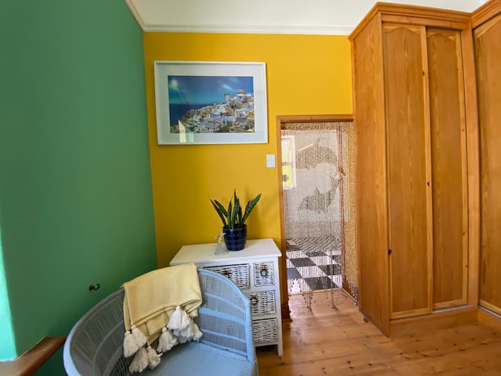 Sunny 2 Bedroom Beach House With Speedy Internet - Somerset West