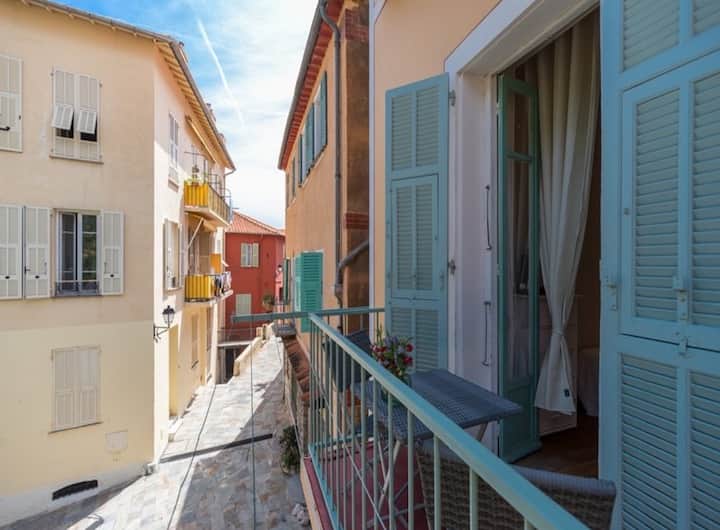 Charming Studio In The
Old Town - Villefranche-sur-Mer