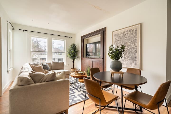 3br • Sleeps 6 • Steps To Nw 23rd • Fast Wifi - Portland, OR