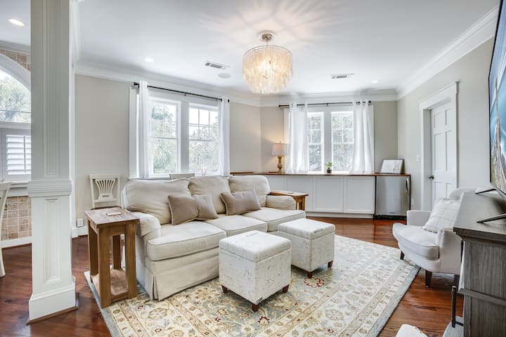 South Of Broad 2br/2.5ba W/rooftop Patio & Parking - Charleston, SC