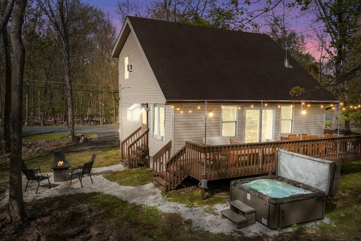 Modern Poconos | Hot Tub, Fire Pit, Lake Access! - East Stroudsburg, PA