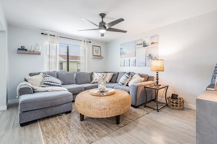 "Gone Coastal" 
Beautifully Remodeled Cozy Condo - Indian Rocks Beach, FL