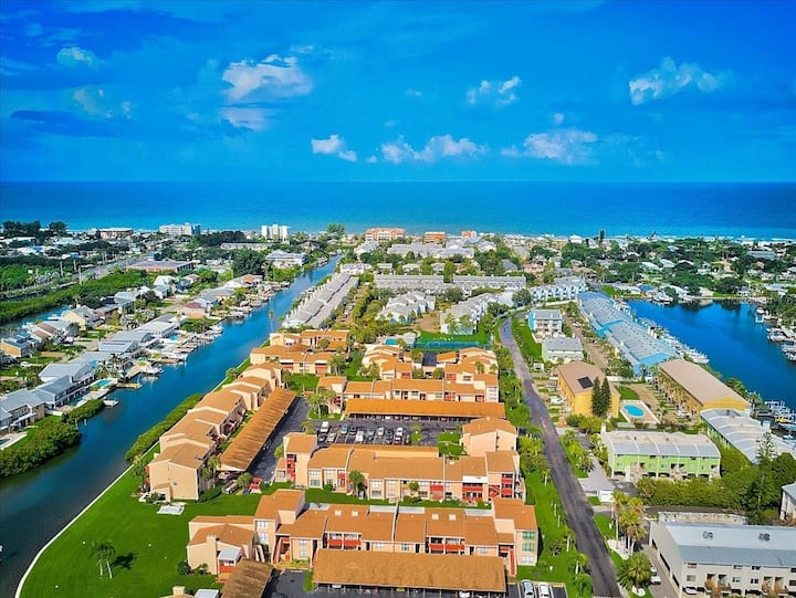 "Gone Coastal" 
Beautifully Remodeled Cozy Condo - Indian Rocks Beach, FL