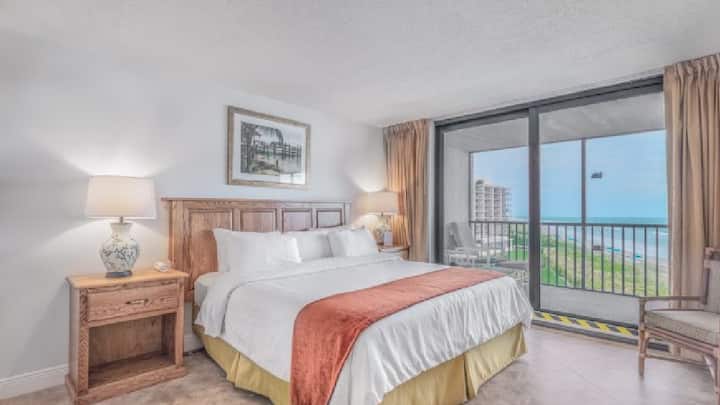 Beachfront Condo W/ Direct Beach & Pool Access - Jensen Beach, FL