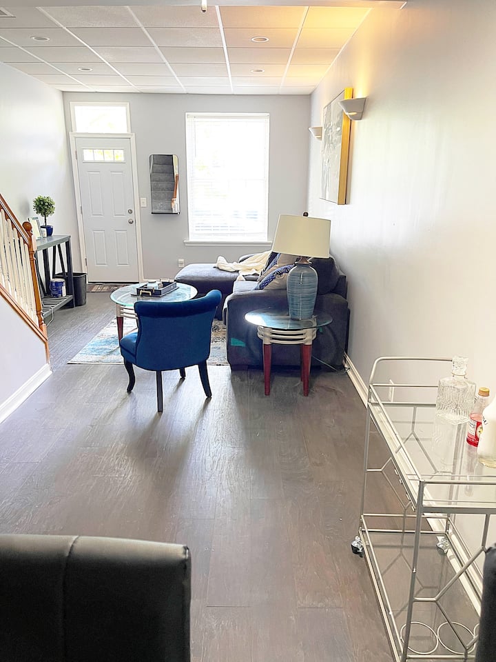 Modern 2 Bdrm Th. Close To Many B-more Attractions - Baltimore