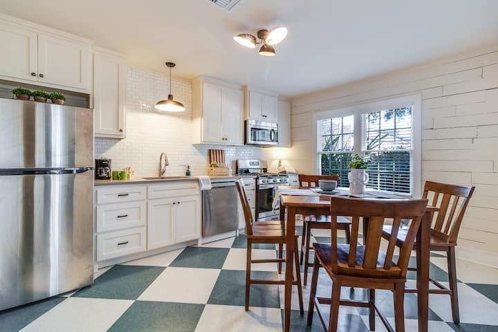 Cozy Cottage Near Dt & Local Dining Faves! - Lafayette, LA