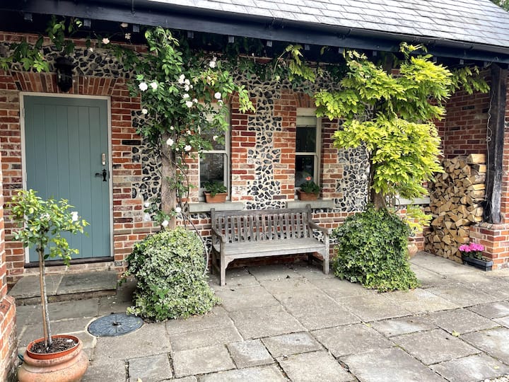 The Little House, Cosy Hideaway In Rural Hampshire - Hampshire