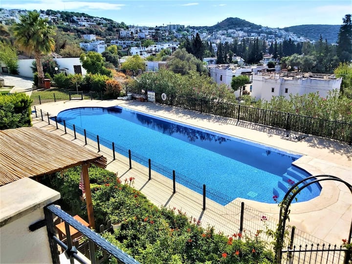 Bitez Sahile Yürüyerek 4 Dk, Havuzlu, Bahçeli - Bodrum