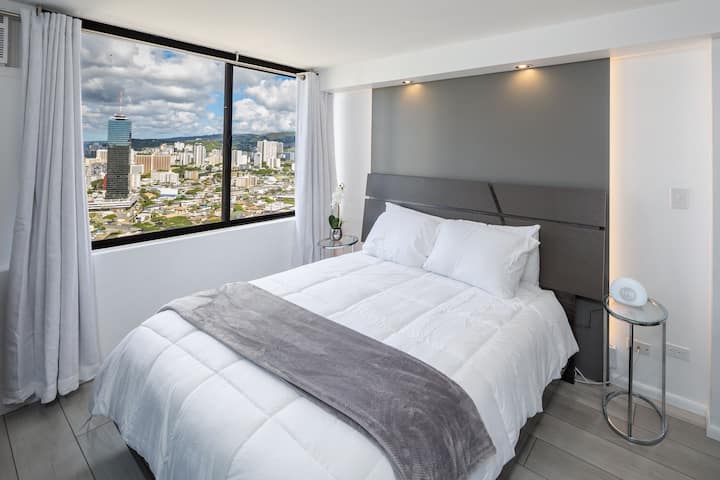 Renovated Modern Design Waikiki Condo Nice Views - Honolulu