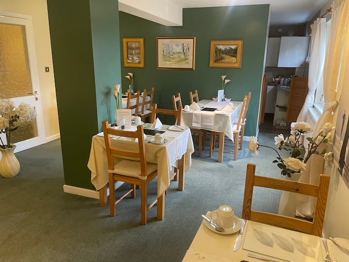 King Room With Stunning View At Castlecroft B&b - Dunblane