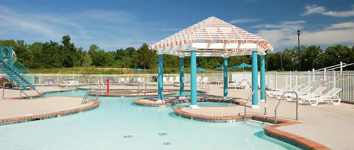 Williamsburg, Va-parkside Resort 3 Bd Pres. - Bg - Yorktown, VA