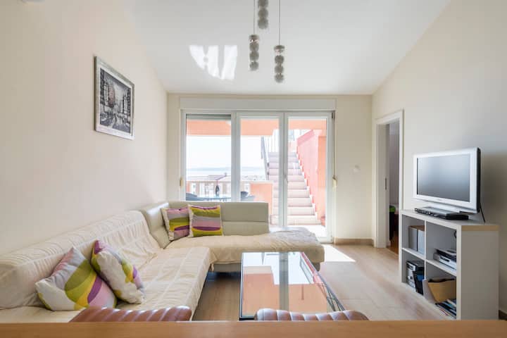 Apartment With Roof Terrace & Amazing Sea Views - Okrug Gornji