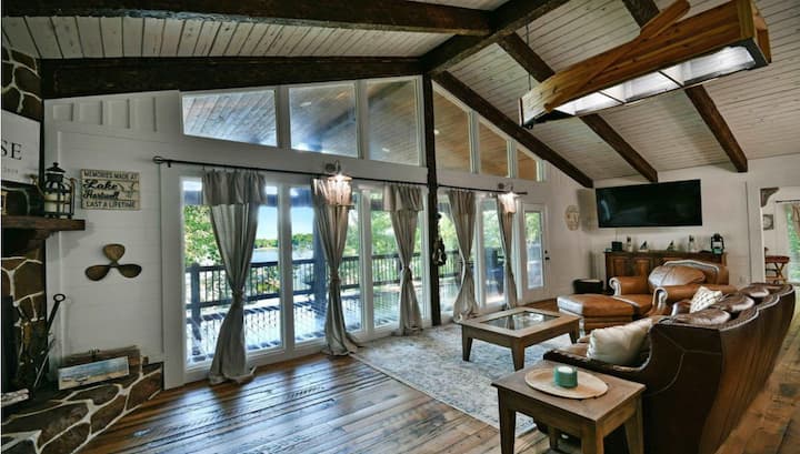 Lakefront Dream Home With Dock & Trailer Parking! - Lake Hartwell